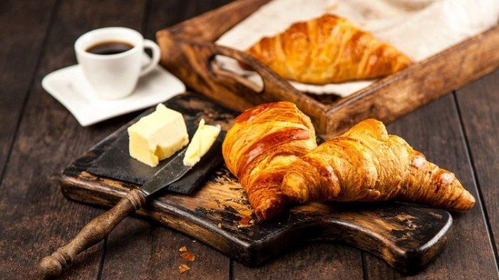 Asal Mula Roti Croissant: Ratu Marie Antoinette, August Zang, Anselme ...