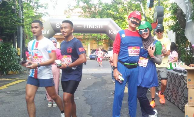 Seru-seruan, Peserta Fun Run Kawin Lari 7 K Dafam Hotel dengan Kostum ...
